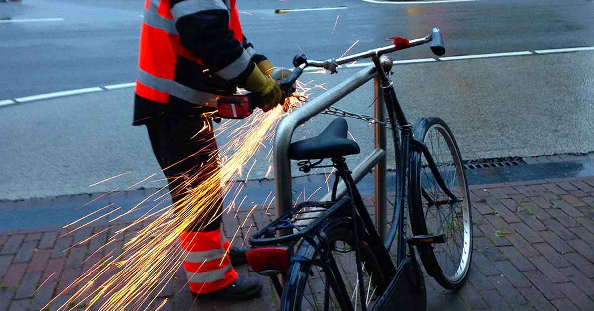 The battle of the ‘orphan-bike’: a citizen participation tragedy in ...